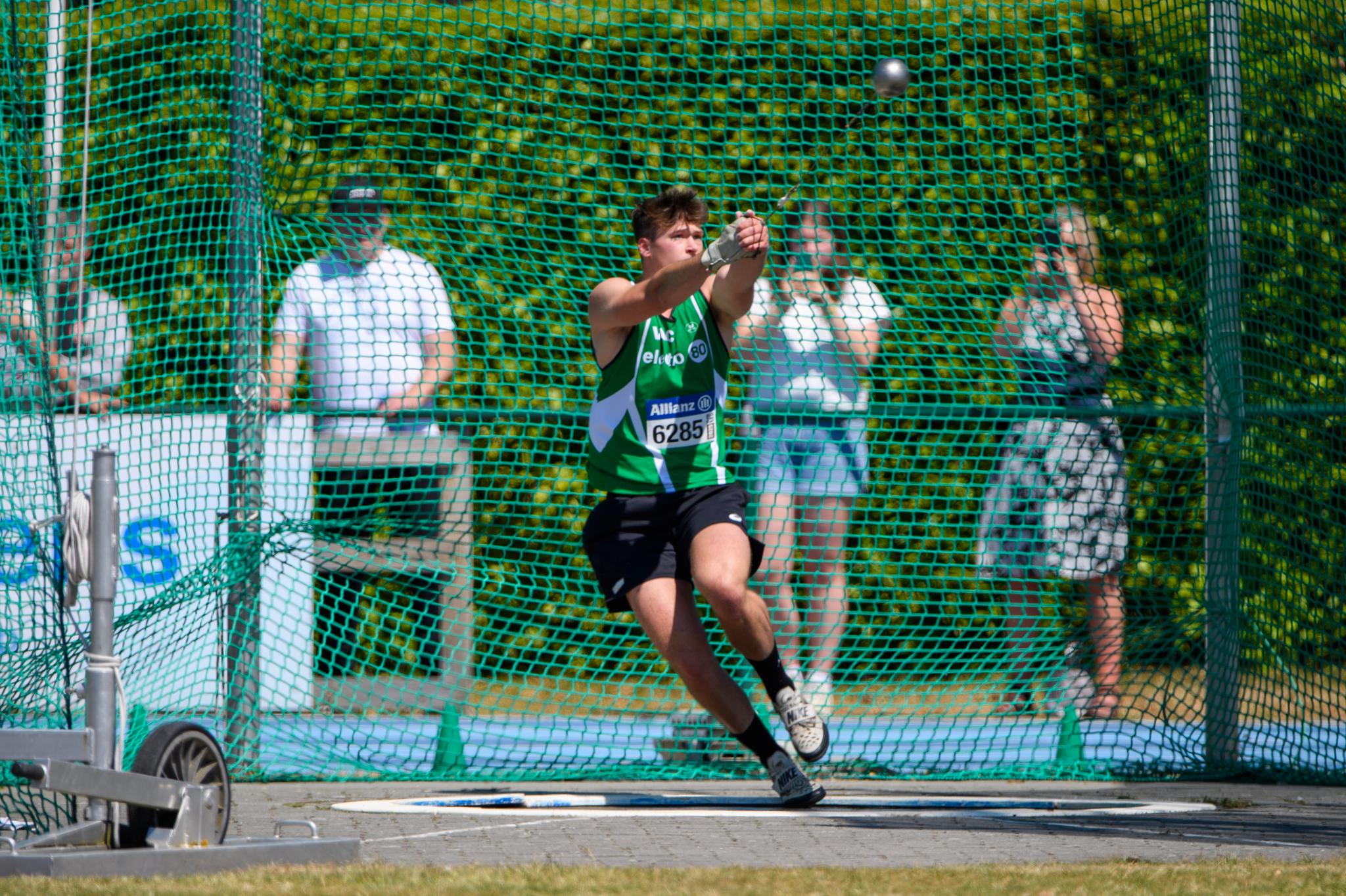 Flanders Cup Lokeren: Devlin Neyens (hamer) en Zeno Van Neygen (110m ...