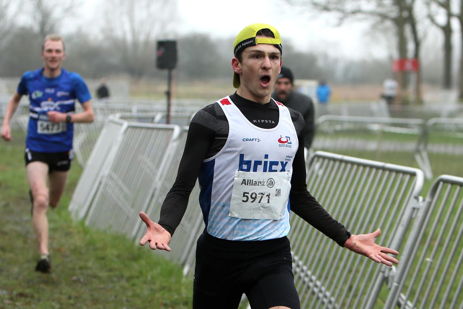 PK veldlopen West-Vlaanderen in Ieper: Aaron Decloedt en Julie Voet ...