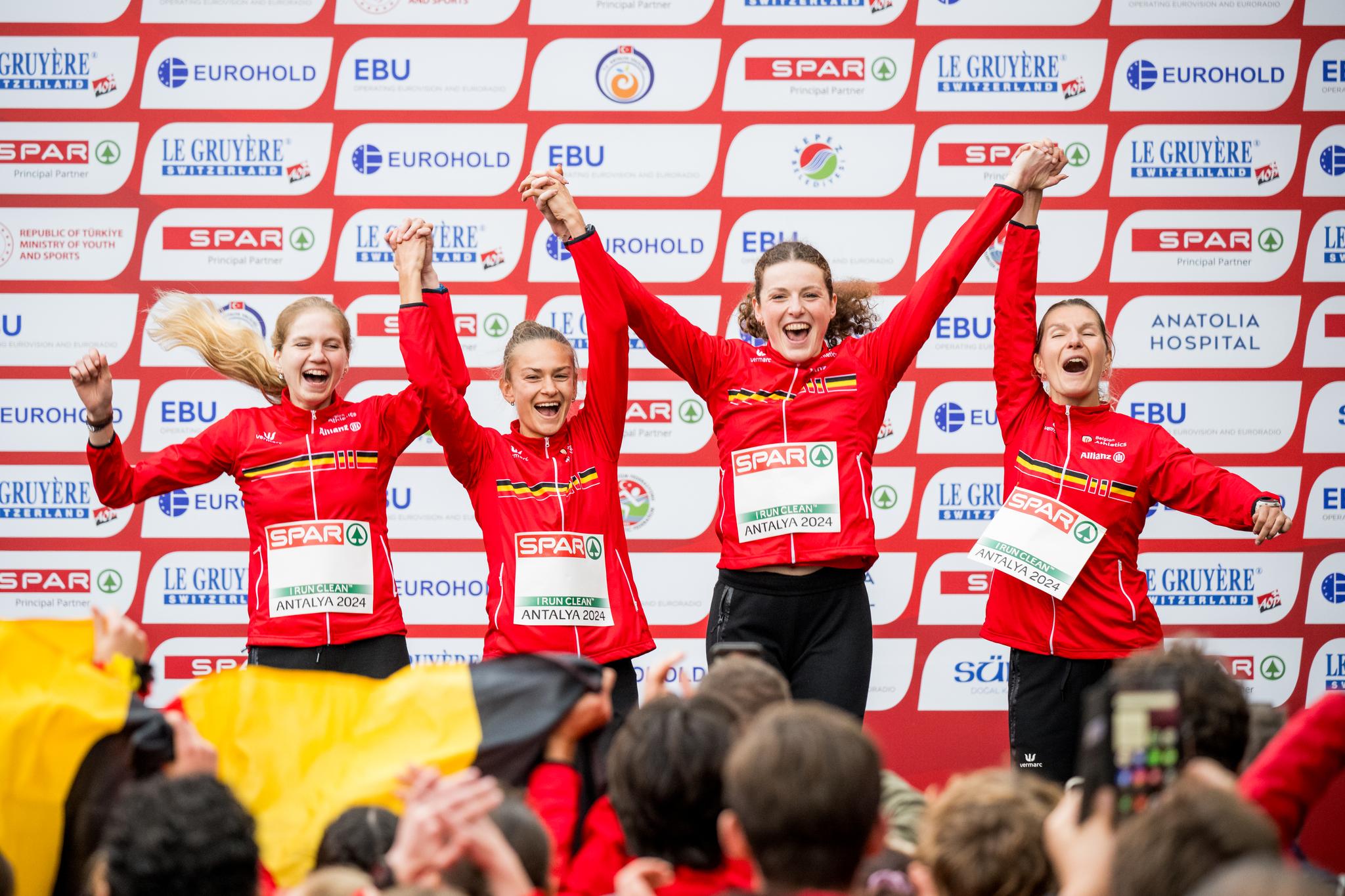 Team Leader Lander Tijtgat blikt vooruit op EK veldlopen: "De teamspirt ...