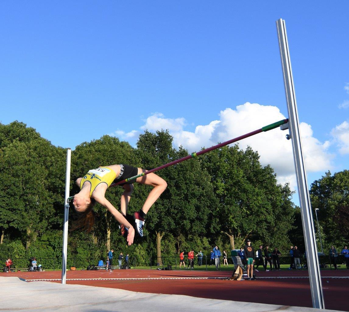 Merel Maes evenaart BR hoogspringen - Atletiek Vlaanderen
